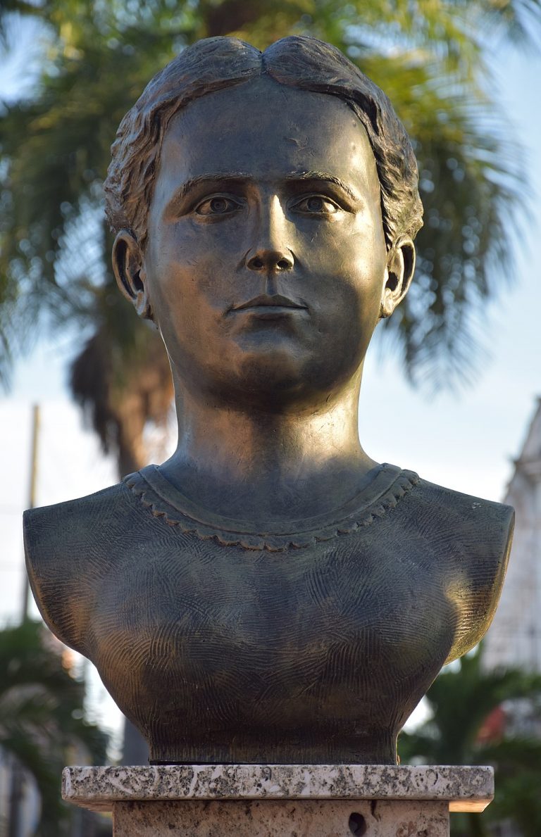 Las mujeres de la independencia dominicana - Revestida